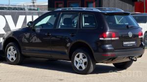 Melns Volkswagen Touareg 2007 Liepāja, ar dzinēja tilpumu 2.50 L un nobraukumu 369 tūkst. km par 3390 €, foto 7 vietnē AUTOMOTO.COM.LV