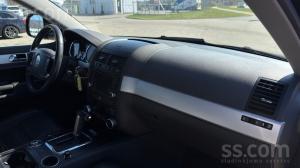 Melns Volkswagen Touareg 2007 Liepāja, ar dzinēja tilpumu 2.50 L un nobraukumu 369 tūkst. km par 3390 €, foto 16 vietnē AUTOMOTO.COM.LV