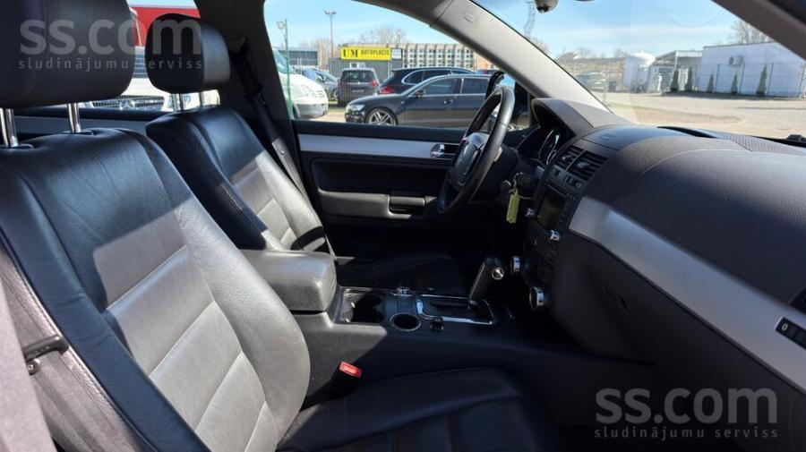 Melns Volkswagen Touareg 2007 Liepāja, ar dzinēja tilpumu 2.50 L un nobraukumu 369 tūkst. km par 3390 €, foto 17 vietnē AUTOMOTO.COM.LV