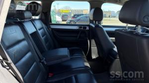 Melns Volkswagen Touareg 2007 Liepāja, ar dzinēja tilpumu 2.50 L un nobraukumu 369 tūkst. km par 3390 €, foto 20 vietnē AUTOMOTO.COM.LV