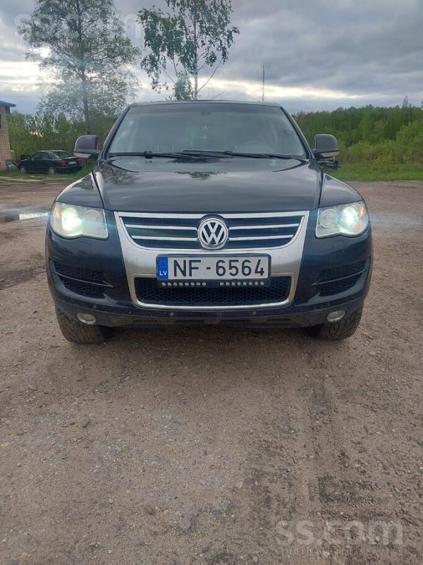 Melns Volkswagen Touareg 2007 Krāslava, ar dzinēja tilpumu 3.00 L un nobraukumu 400 tūkst. km par 3950 €, foto 1 vietnē AUTOMOTO.COM.LV