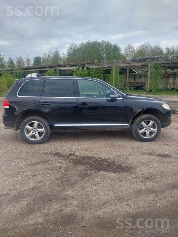 Melns Volkswagen Touareg 2007 Krāslava, ar dzinēja tilpumu 3.00 L un nobraukumu 400 tūkst. km par 3950 €, foto 2 vietnē AUTOMOTO.COM.LV