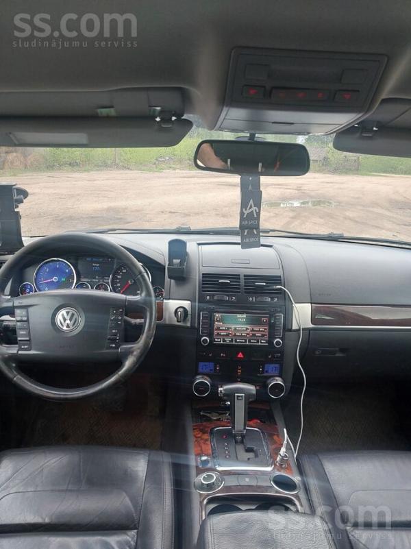 Melns Volkswagen Touareg 2007 Krāslava, ar dzinēja tilpumu 3.00 L un nobraukumu 400 tūkst. km par 3950 €, foto 3 vietnē AUTOMOTO.COM.LV