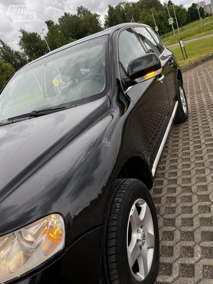 Melns Volkswagen Touareg 2007 Šauļi, ar dzinēja tilpumu 2.50 L un nobraukumu 288 tūkst. km par 4500 €, foto 9 vietnē AUTOMOTO.COM.LV