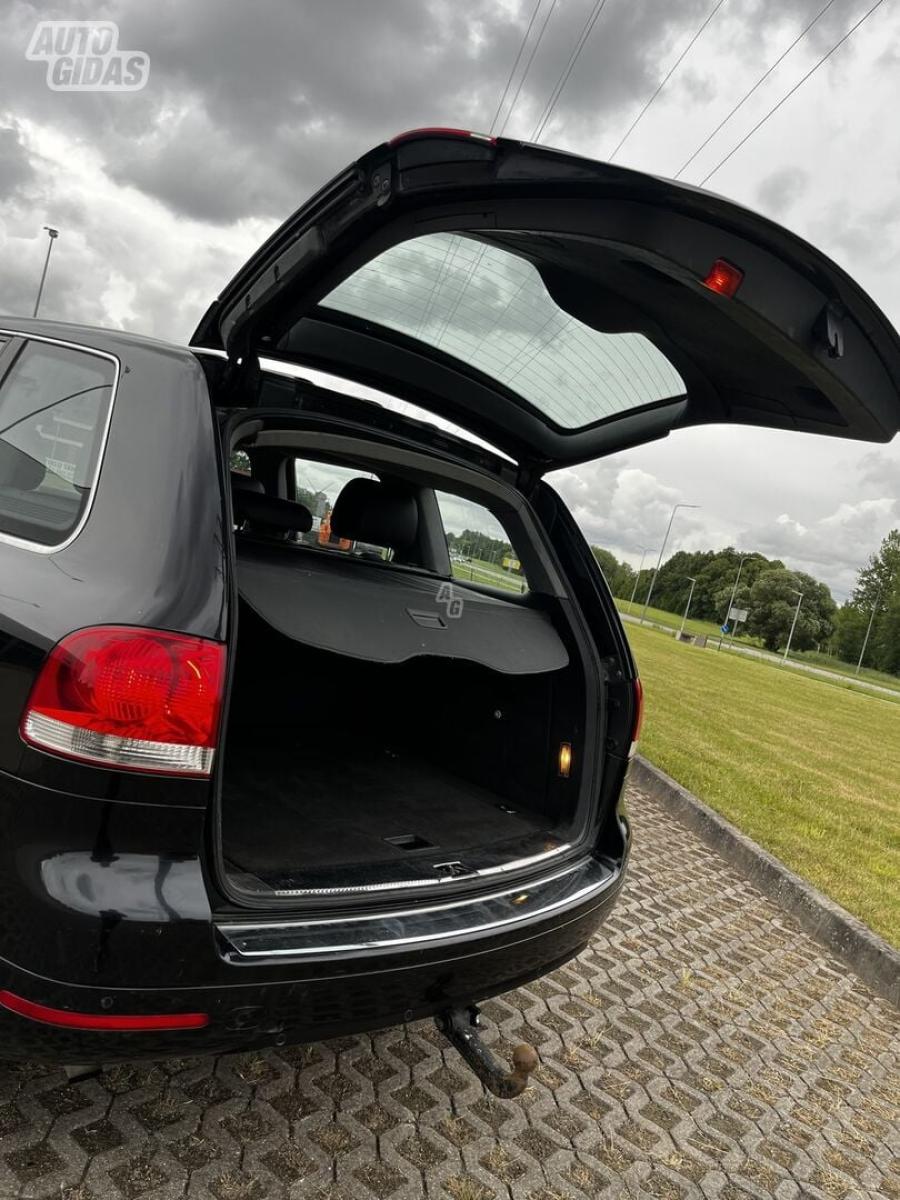 Melns Volkswagen Touareg 2007 Šauļi, ar dzinēja tilpumu 2.50 L un nobraukumu 288 tūkst. km par 4500 €, foto 14 vietnē AUTOMOTO.COM.LV