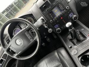 Melns Volkswagen Touareg 2007 Šauļi, ar dzinēja tilpumu 2.50 L un nobraukumu 288 tūkst. km par 4500 €, foto 18 vietnē AUTOMOTO.COM.LV