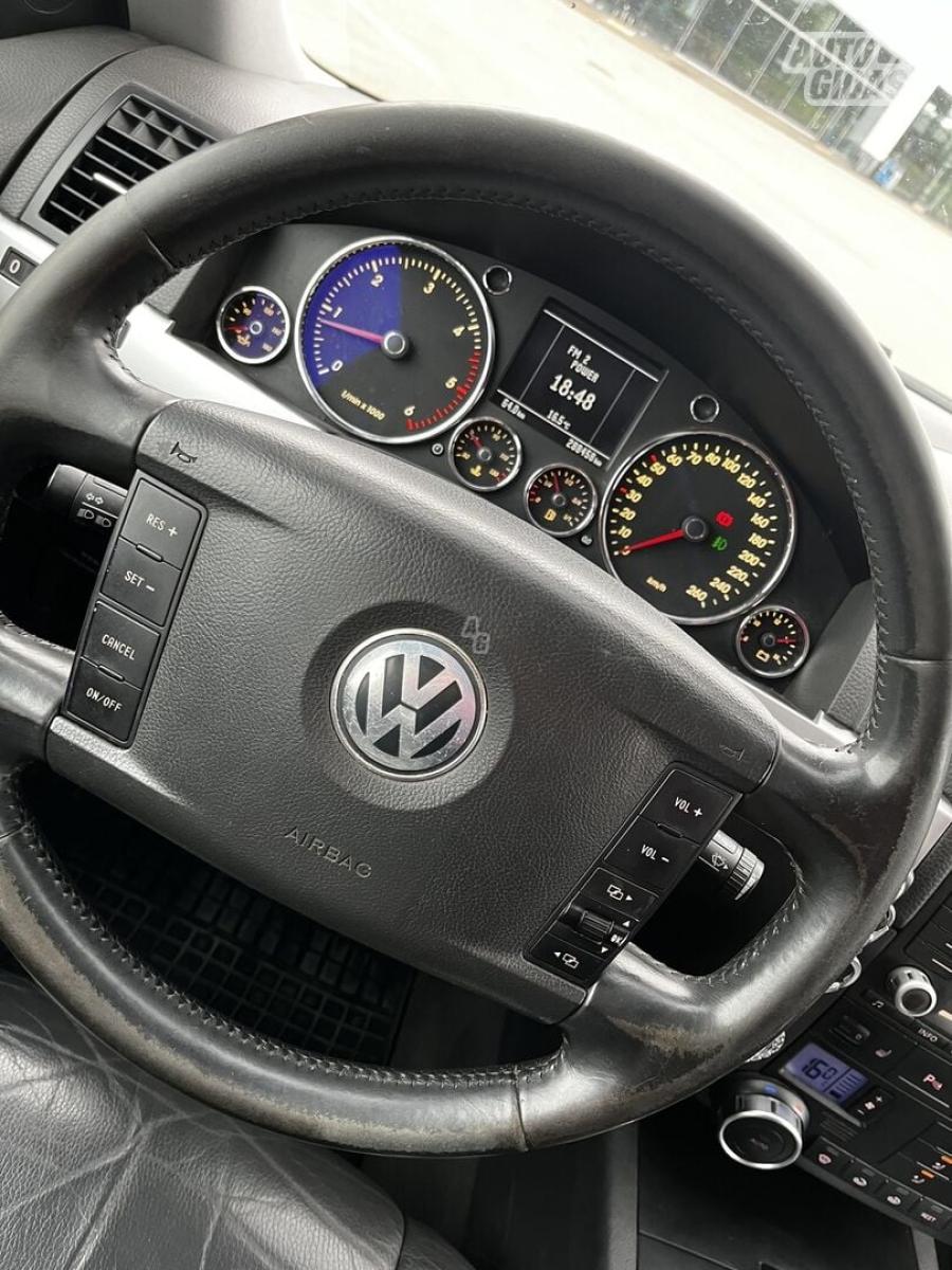 Melns Volkswagen Touareg 2007 Šauļi, ar dzinēja tilpumu 2.50 L un nobraukumu 288 tūkst. km par 4500 €, foto 20 vietnē AUTOMOTO.COM.LV