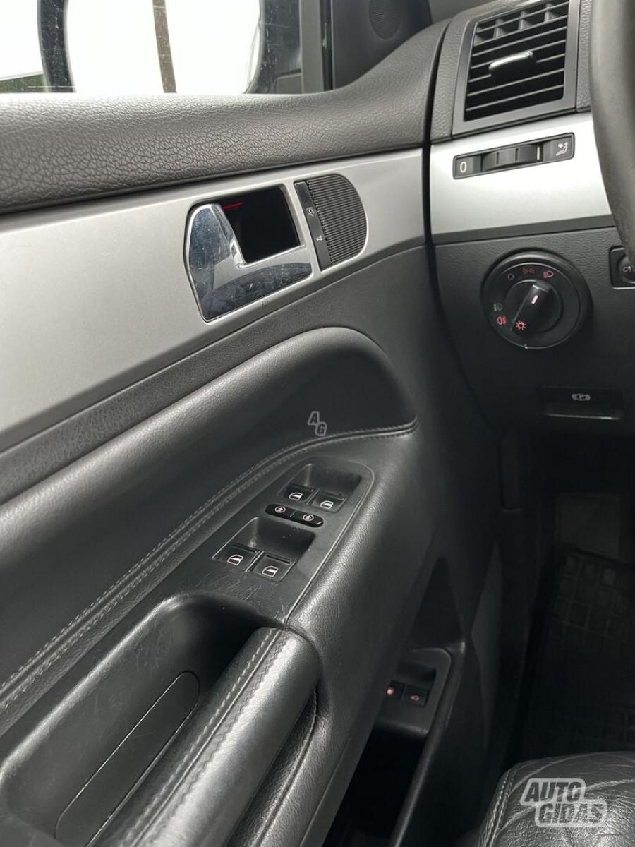 Melns Volkswagen Touareg 2007 Šauļi, ar dzinēja tilpumu 2.50 L un nobraukumu 288 tūkst. km par 4500 €, foto 22 vietnē AUTOMOTO.COM.LV
