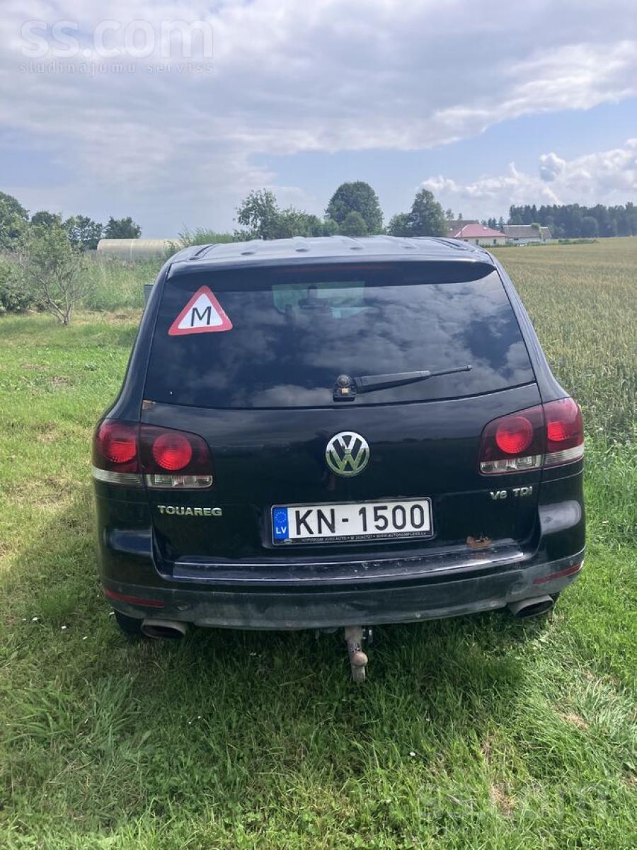 Black Volkswagen Touareg 2007 in Talsi, with an engine capacity of 3.00 L and mileage of 405 thousand km for 2000 €, photo 4 on AUTOMOTO.COM.LV