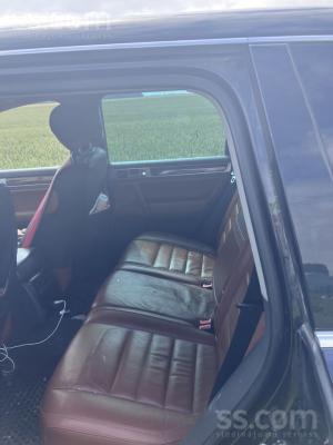 Black Volkswagen Touareg 2007 in Talsi, with an engine capacity of 3.00 L and mileage of 405 thousand km for 2000 €, photo 6 on AUTOMOTO.COM.LV