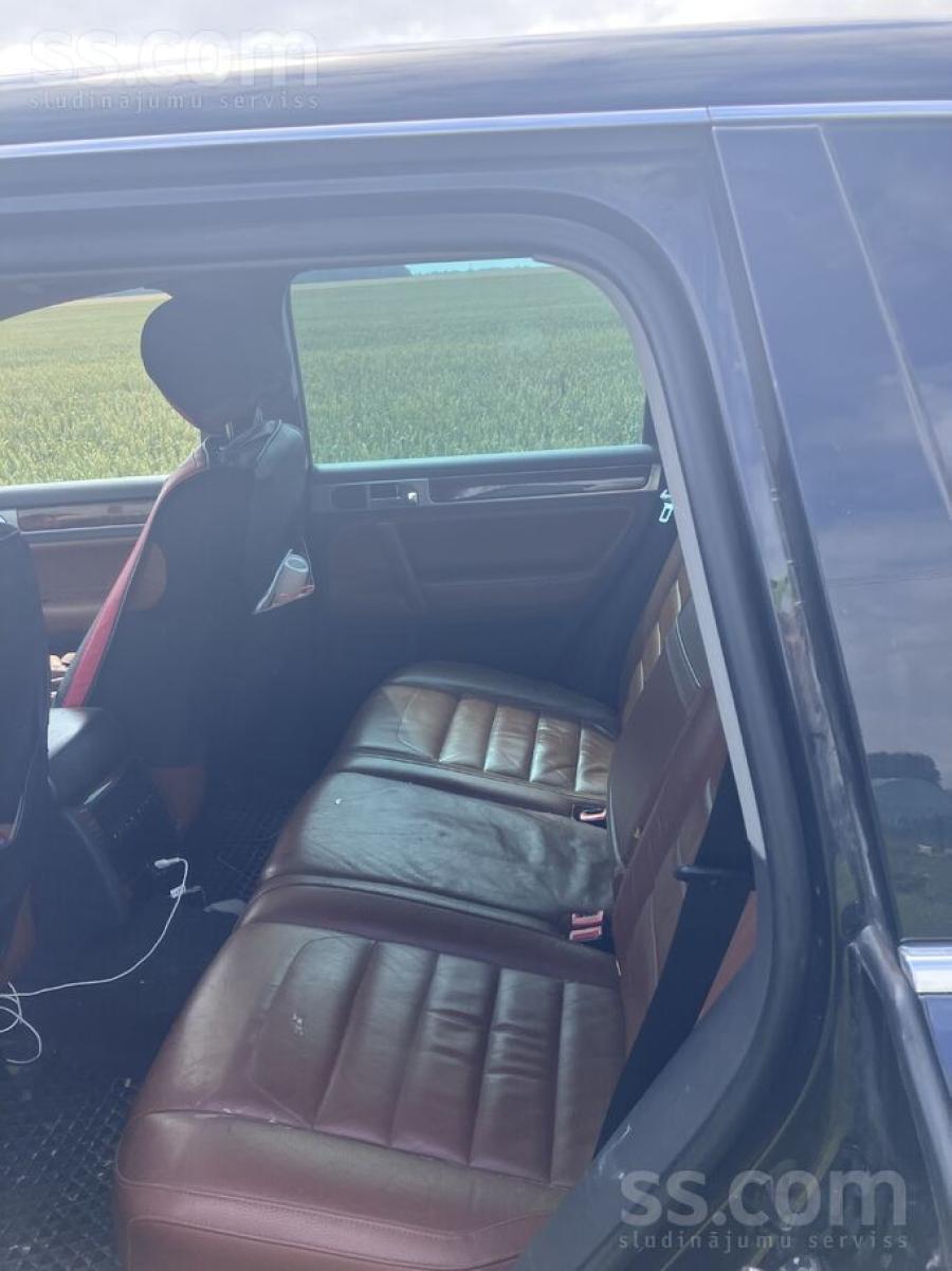 Black Volkswagen Touareg 2007 in Talsi, with an engine capacity of 3.00 L and mileage of 405 thousand km for 2000 €, photo 6 on AUTOMOTO.COM.LV