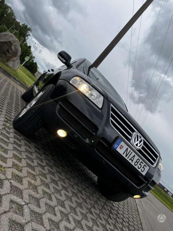 Melns Volkswagen Touareg 2007 Šauļi, ar dzinēja tilpumu 2.50 L un nobraukumu 289 tūkst. km par 4300 €, foto 1 vietnē AUTOMOTO.COM.LV