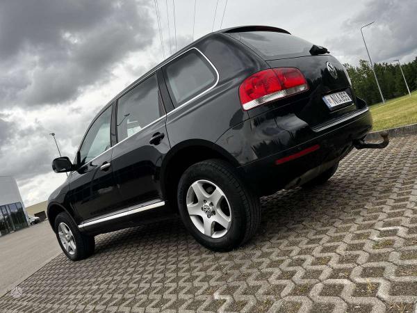 Melns Volkswagen Touareg 2007 Šauļi, ar dzinēja tilpumu 2.50 L un nobraukumu 289 tūkst. km par 4300 €, foto 8 vietnē AUTOMOTO.COM.LV