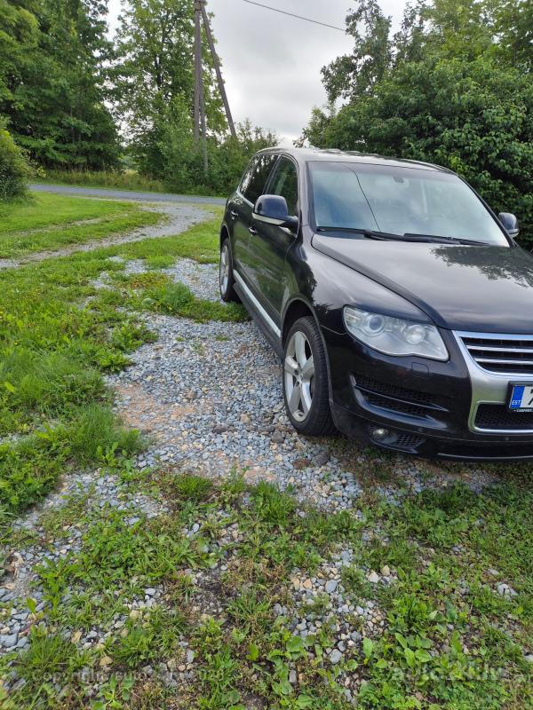 Black Volkswagen Touareg 2007 in Tallinn, with an engine capacity of 3.00 L and mileage of 311 thousand km for 3999 €, photo 4 on AUTOMOTO.COM.LV