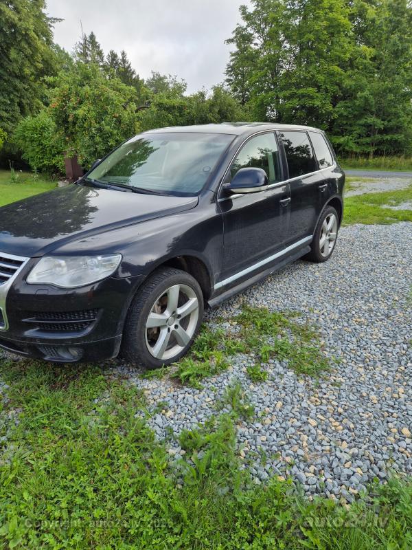 Black Volkswagen Touareg 2007 in Tallinn, with an engine capacity of 3.00 L and mileage of 311 thousand km for 3999 €, photo 5 on AUTOMOTO.COM.LV