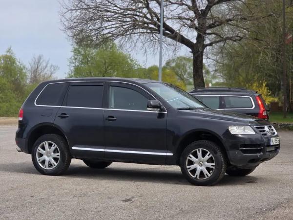 Black Volkswagen Touareg 2007 in Grobiņa, with an engine capacity of 3.00 L and mileage of 282 thousand km for 2990 €, photo 6 on AUTOMOTO.COM.LV