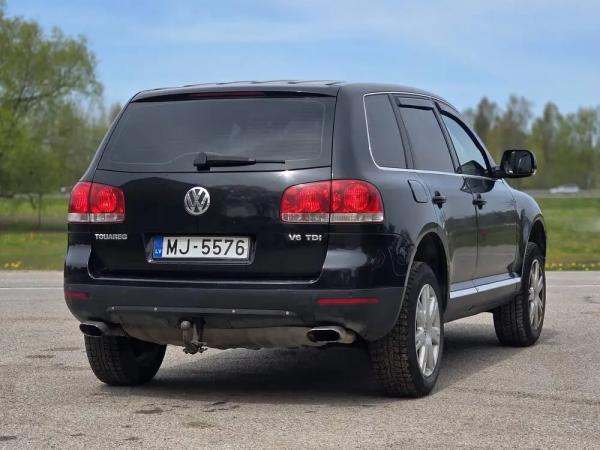 Black Volkswagen Touareg 2007 in Grobiņa, with an engine capacity of 3.00 L and mileage of 282 thousand km for 2990 €, photo 8 on AUTOMOTO.COM.LV