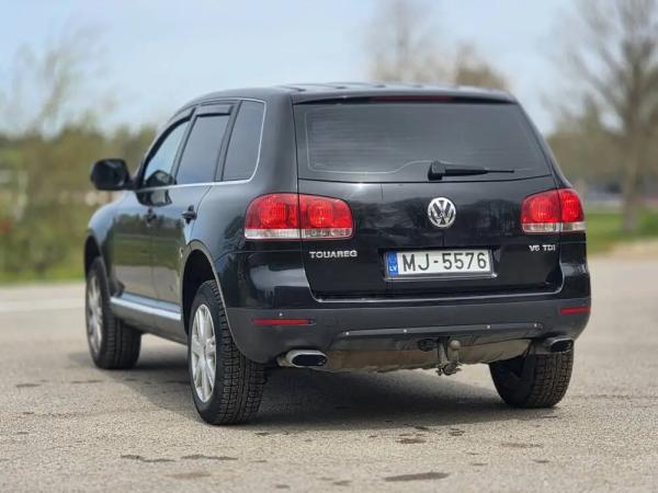 Black Volkswagen Touareg 2007 in Grobiņa, with an engine capacity of 3.00 L and mileage of 282 thousand km for 2990 €, photo 9 on AUTOMOTO.COM.LV