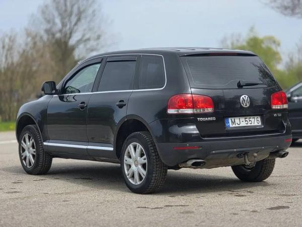 Black Volkswagen Touareg 2007 in Grobiņa, with an engine capacity of 3.00 L and mileage of 282 thousand km for 2990 €, photo 10 on AUTOMOTO.COM.LV