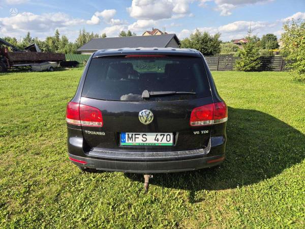 Melns Volkswagen Touareg 2007 Šauļi, ar dzinēja tilpumu 3.00 L un nobraukumu 308 tūkst. km par 3250 €, foto 5 vietnē AUTOMOTO.COM.LV