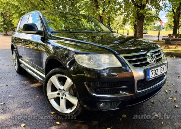 Black Volkswagen Touareg 2007 in Tallinn, with an engine capacity of 3.00 L and mileage of 300 thousand km for 5999 €, photo 2 on AUTOMOTO.COM.LV