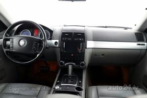 Black Volkswagen Touareg 2007 in Tallinn, with an engine capacity of 2.50 L and mileage of 259 thousand km for 1499 €, photo 6 on AUTOMOTO.COM.LV