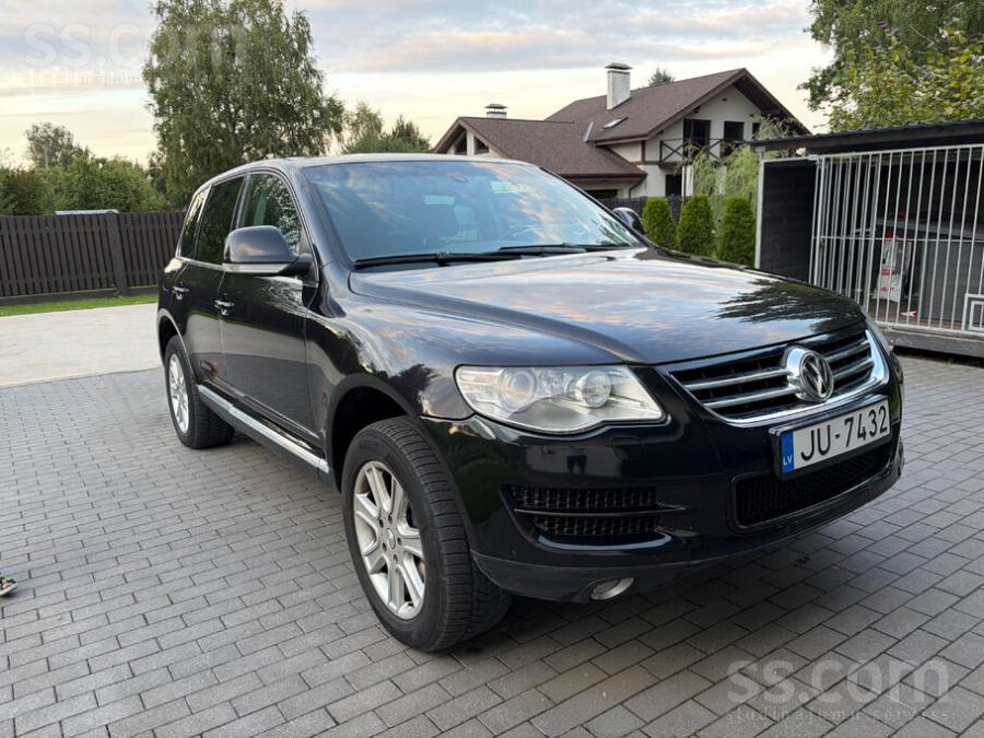 Melns Volkswagen Touareg 2007 Jelgava, ar dzinēja tilpumu 3.00 L un nobraukumu 411 tūkst. km par 5500 €, foto 1 vietnē AUTOMOTO.COM.LV