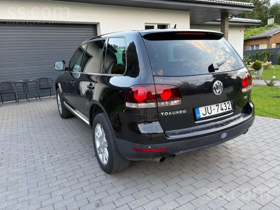 Melns Volkswagen Touareg 2007 Jelgava, ar dzinēja tilpumu 3.00 L un nobraukumu 411 tūkst. km par 5500 €, foto 4 vietnē AUTOMOTO.COM.LV