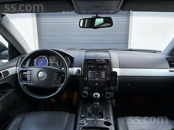 Black Volkswagen Touareg 2007 in Jelgava, with an engine capacity of 3.00 L and mileage of 411 thousand km for 5500 €, photo 6 on AUTOMOTO.COM.LV