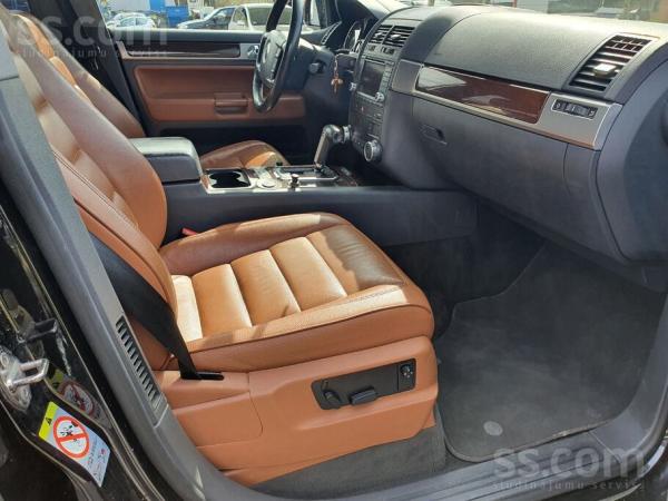 Melns Volkswagen Touareg 2007 Rīga, ar dzinēja tilpumu 3.00 L un nobraukumu 303 tūkst. km par 4400 €, foto 9 vietnē AUTOMOTO.COM.LV