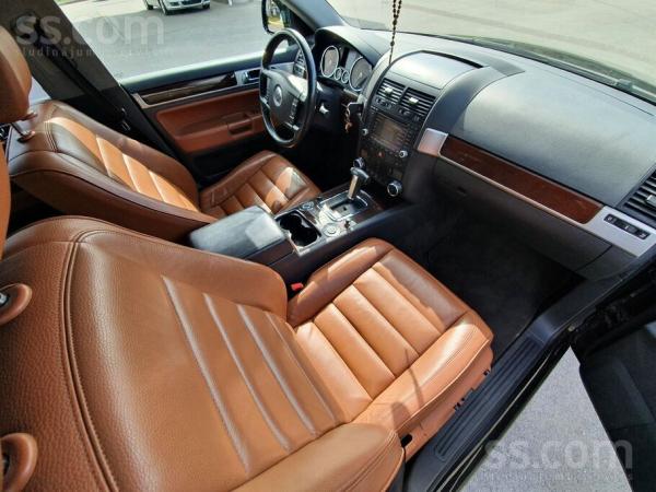 Melns Volkswagen Touareg 2007 Rīga, ar dzinēja tilpumu 3.00 L un nobraukumu 303 tūkst. km par 4400 €, foto 10 vietnē AUTOMOTO.COM.LV