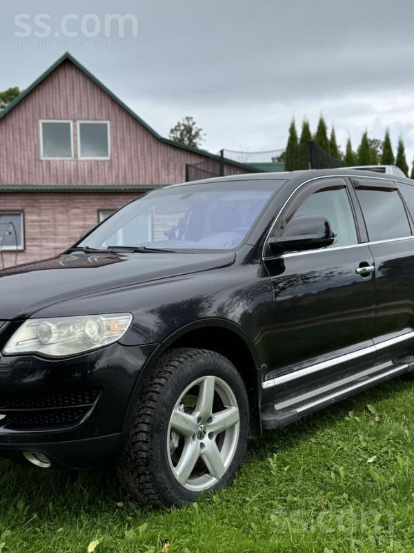 Melns Volkswagen Touareg 2007 Krāslava, ar dzinēja tilpumu 3.00 L un nobraukumu 356 tūkst. km par 5250 €, foto 1 vietnē AUTOMOTO.COM.LV