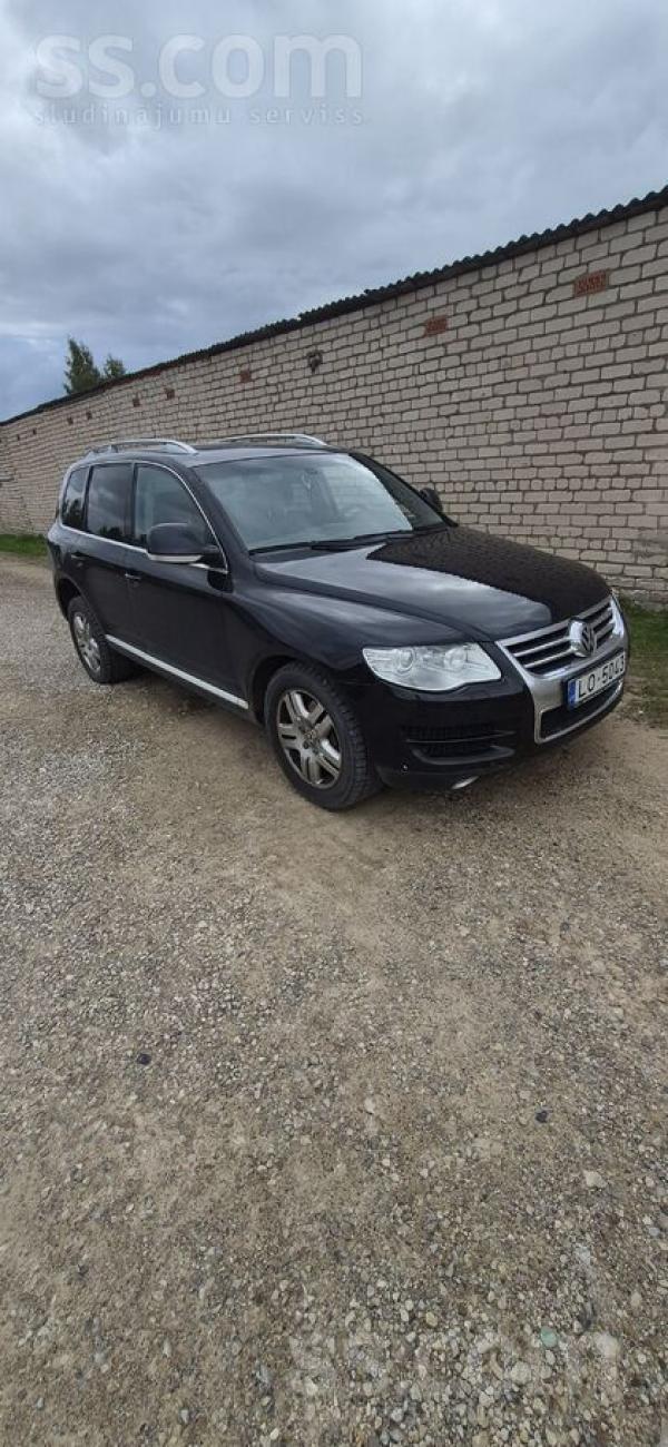Black Volkswagen Touareg 2007 in Rezekne, with an engine capacity of 3.00 L and mileage of 280 thousand km for 2300 €, photo 1 on AUTOMOTO.COM.LV