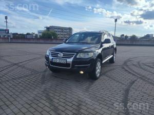 Melns Volkswagen Touareg 2007 Rīga, ar dzinēja tilpumu 3.00 L un nobraukumu 288 tūkst. km par 5500 €, foto  vietnē AUTOMOTO.COM.LV