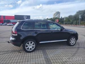 Melns Volkswagen Touareg 2007 Rīga, ar dzinēja tilpumu 3.00 L un nobraukumu 288 tūkst. km par 5500 €, foto 4 vietnē AUTOMOTO.COM.LV
