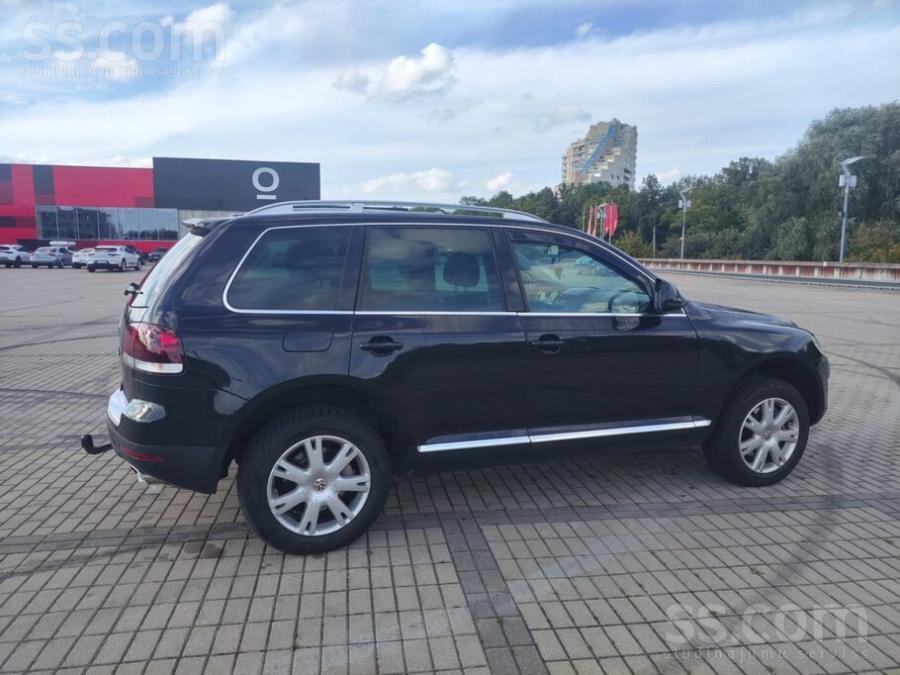 Melns Volkswagen Touareg 2007 Rīga, ar dzinēja tilpumu 3.00 L un nobraukumu 288 tūkst. km par 5500 €, foto 4 vietnē AUTOMOTO.COM.LV