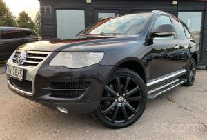 Melns Volkswagen Touareg 2007 Rīga, ar dzinēja tilpumu 3.00 L un nobraukumu 369 tūkst. km par 5500 €, foto  vietnē AUTOMOTO.COM.LV