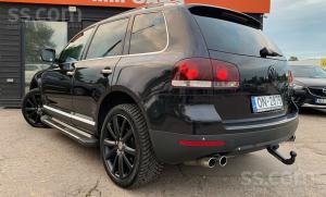 Melns Volkswagen Touareg 2007 Rīga, ar dzinēja tilpumu 3.00 L un nobraukumu 369 tūkst. km par 5500 €, foto 5 vietnē AUTOMOTO.COM.LV
