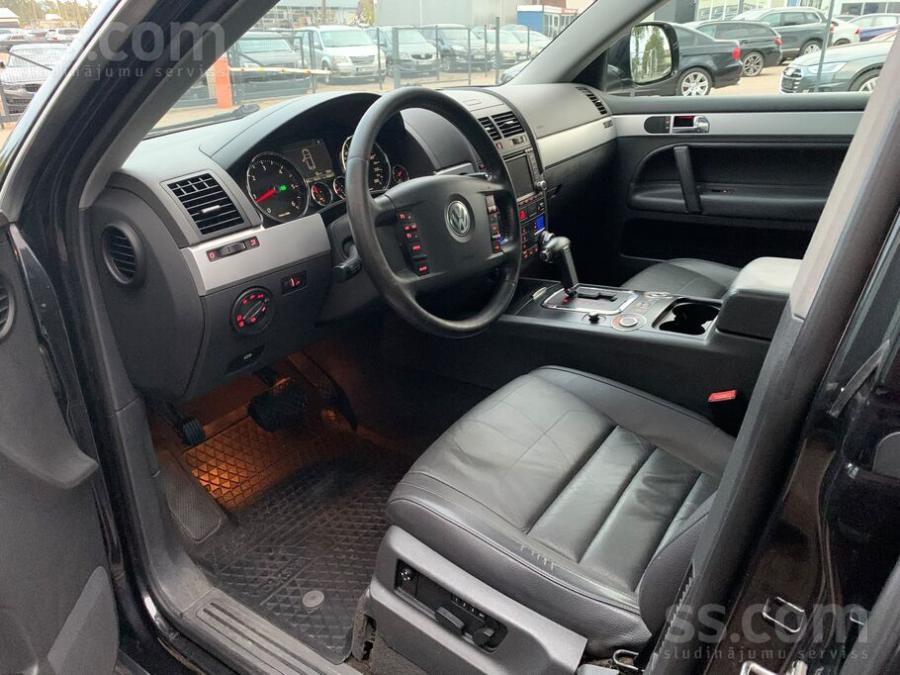 Melns Volkswagen Touareg 2007 Rīga, ar dzinēja tilpumu 3.00 L un nobraukumu 369 tūkst. km par 5500 €, foto 9 vietnē AUTOMOTO.COM.LV