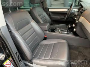 Melns Volkswagen Touareg 2007 Rīga, ar dzinēja tilpumu 3.00 L un nobraukumu 369 tūkst. km par 5500 €, foto 10 vietnē AUTOMOTO.COM.LV