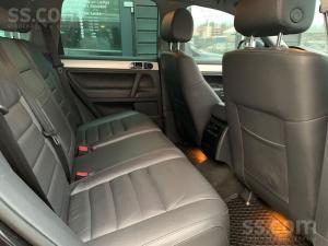 Melns Volkswagen Touareg 2007 Rīga, ar dzinēja tilpumu 3.00 L un nobraukumu 369 tūkst. km par 5500 €, foto 13 vietnē AUTOMOTO.COM.LV