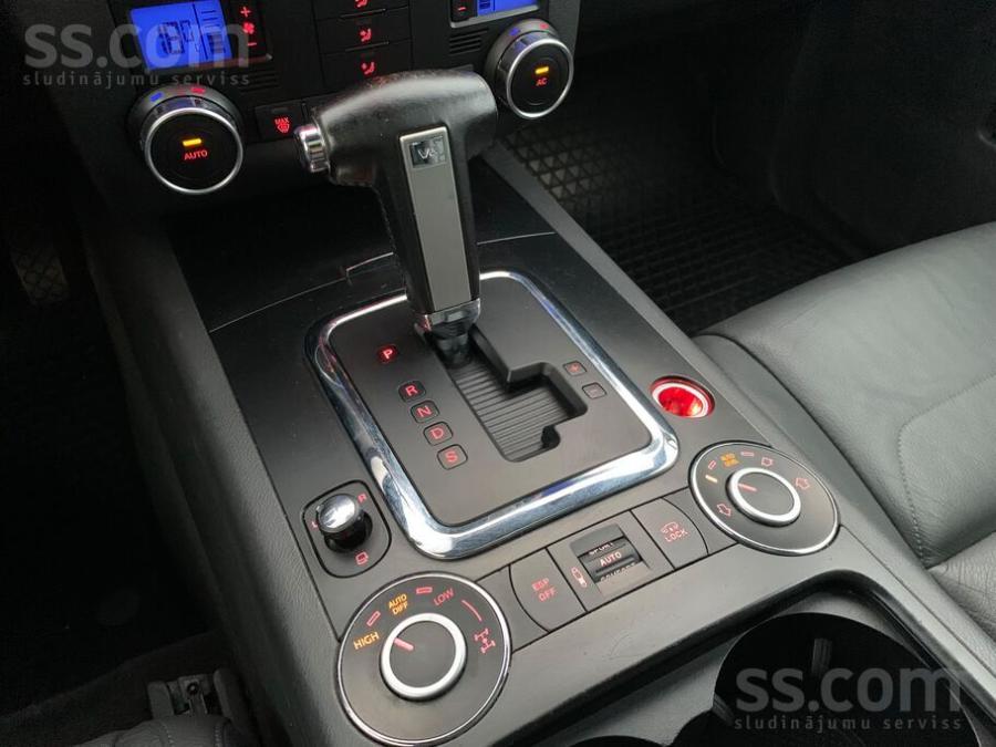Melns Volkswagen Touareg 2007 Rīga, ar dzinēja tilpumu 3.00 L un nobraukumu 369 tūkst. km par 5500 €, foto 14 vietnē AUTOMOTO.COM.LV