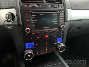 Melns Volkswagen Touareg 2007 Rīga, ar dzinēja tilpumu 3.00 L un nobraukumu 369 tūkst. km par 5500 €, foto 15 vietnē AUTOMOTO.COM.LV