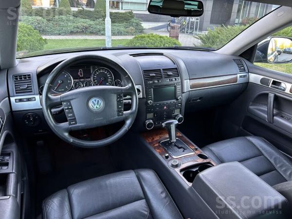 Black Volkswagen Touareg 2007 in Riga, with an engine capacity of 3.00 L and mileage of 0 thousand km for 3450 €, photo 7 on AUTOMOTO.COM.LV