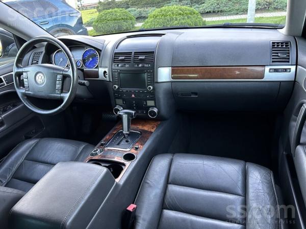 Black Volkswagen Touareg 2007 in Riga, with an engine capacity of 3.00 L and mileage of 0 thousand km for 3450 €, photo 11 on AUTOMOTO.COM.LV