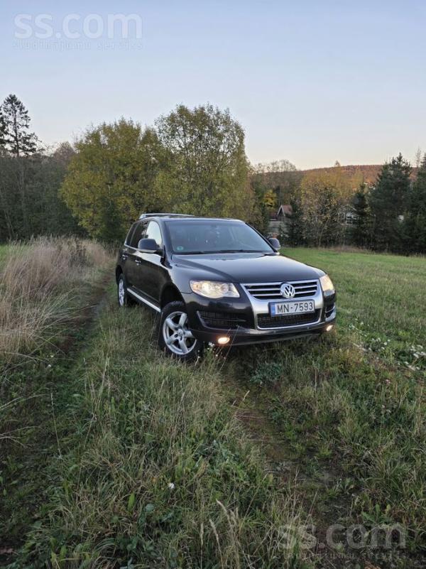 Volkswagen Touareg 2007 Valka vietnē Melns Volkswagen Touareg 2007 Valka, ar dzinēja tilpumu 3.00 L un nobraukumu 360 tūkst. km par 3000 €, foto 1 vietnē AUTOMOTO.COM.LV