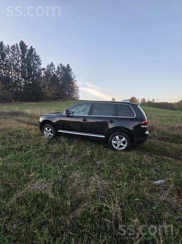 Volkswagen Touareg 2007 Valka vietnē Melns Volkswagen Touareg 2007 Valka, ar dzinēja tilpumu 3.00 L un nobraukumu 360 tūkst. km par 3000 €, foto 4 vietnē AUTOMOTO.COM.LV