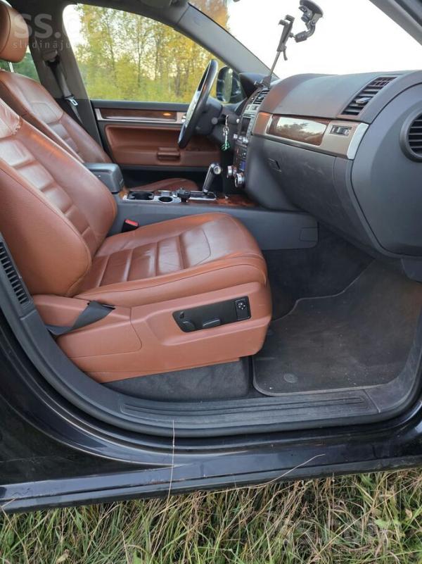 Volkswagen Touareg 2007 Valka vietnē Melns Volkswagen Touareg 2007 Valka, ar dzinēja tilpumu 3.00 L un nobraukumu 360 tūkst. km par 3000 €, foto 9 vietnē AUTOMOTO.COM.LV