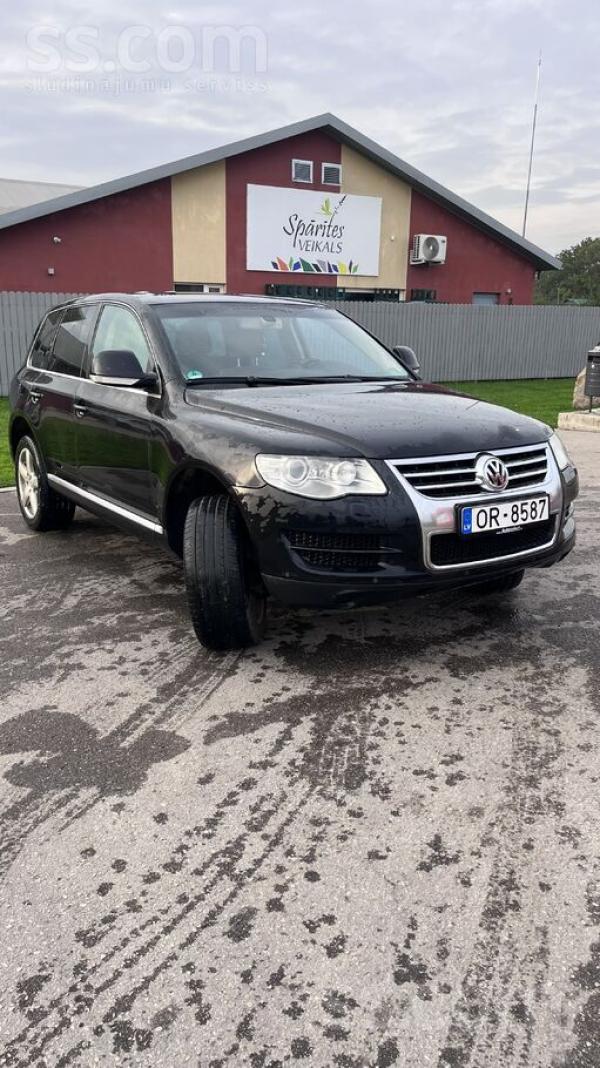 Volkswagen Touareg 2007 in Riga on AUTOMOTO.COM.LV Black Volkswagen Touareg 2007 in Riga, with an engine capacity of 3.00 L and mileage of 277 thousand km for 8000 €, photo 3 on AUTOMOTO.COM.LV