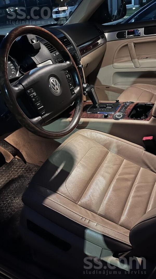 Volkswagen Touareg 2007 in Riga on AUTOMOTO.COM.LV Black Volkswagen Touareg 2007 in Riga, with an engine capacity of 3.00 L and mileage of 277 thousand km for 8000 €, photo 7 on AUTOMOTO.COM.LV
